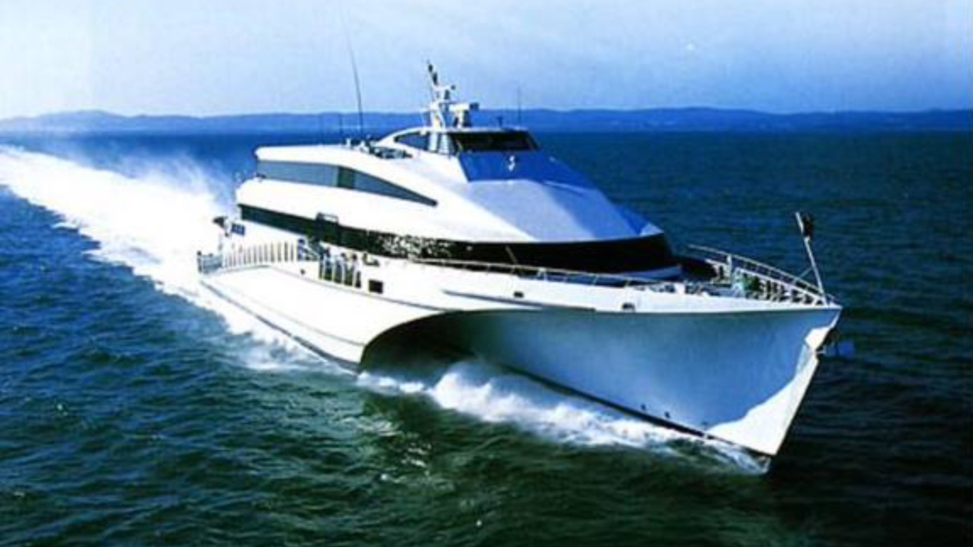 Passenger trimaran "KRILO ECLIPSE" with three MTU 16V4000 M70 engines ...